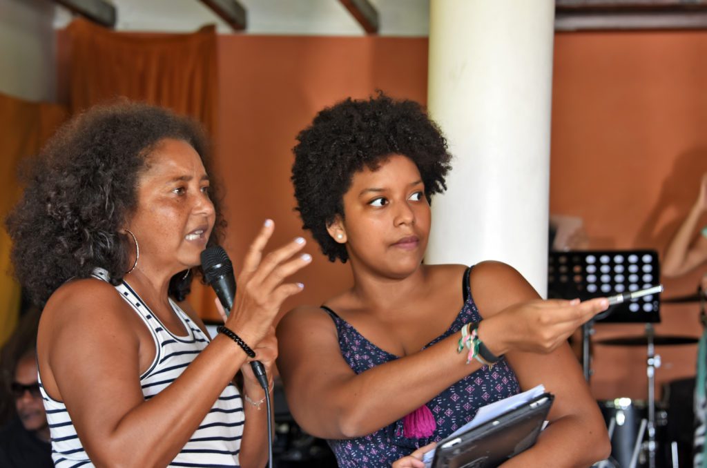 DANIELLE RENÉ-CORAIL AUTEURE, COMPOSITRICE, INTERPRÈTE – Pluton Magazine